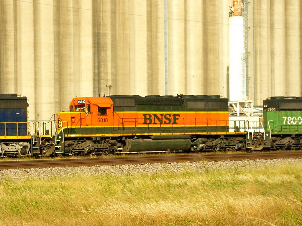 BNSF 6810